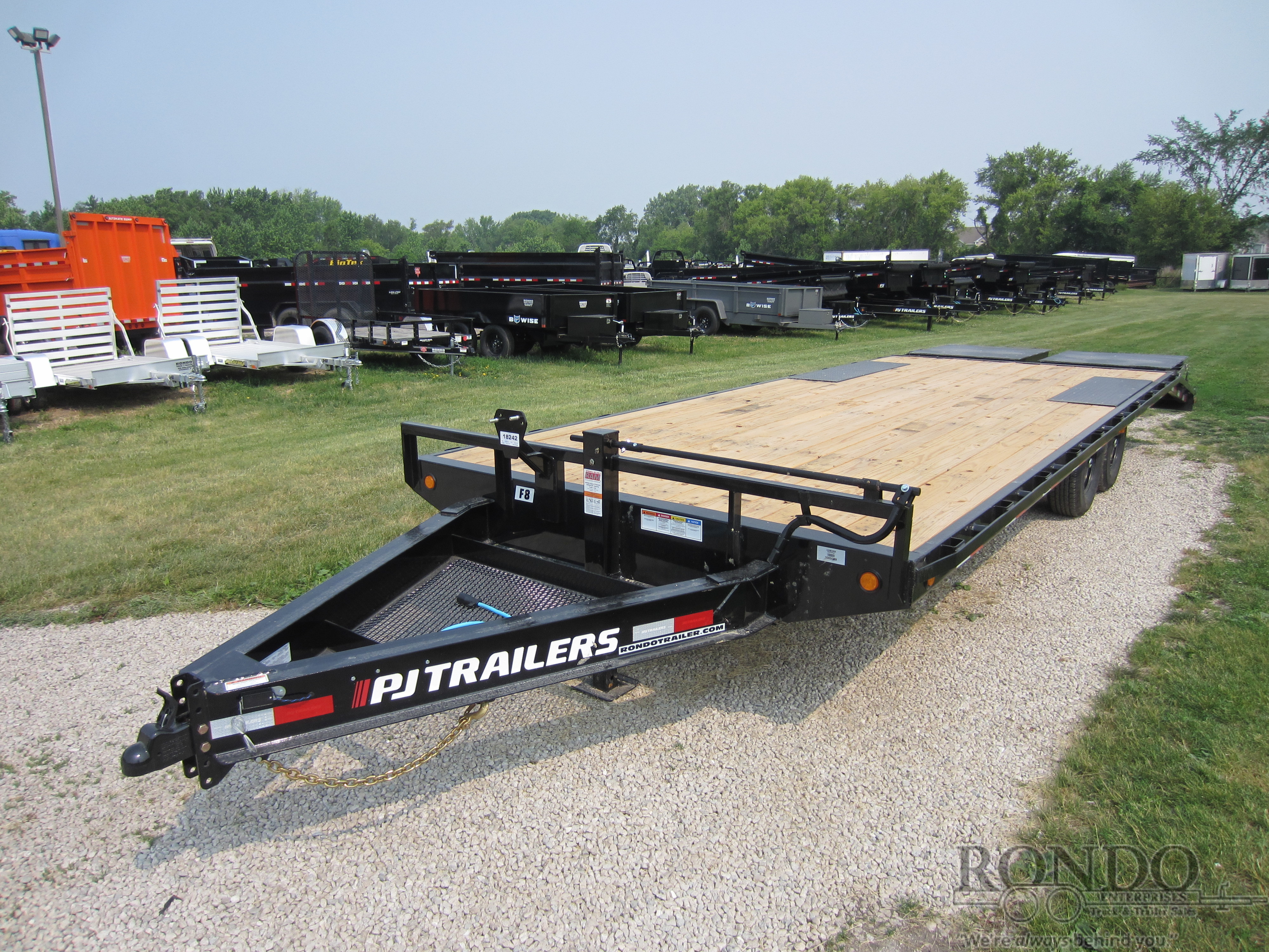 2024 PJ Trailer 102x24' F8 Equipment Deckover F8J2472BSYK :: Rondo Trailer