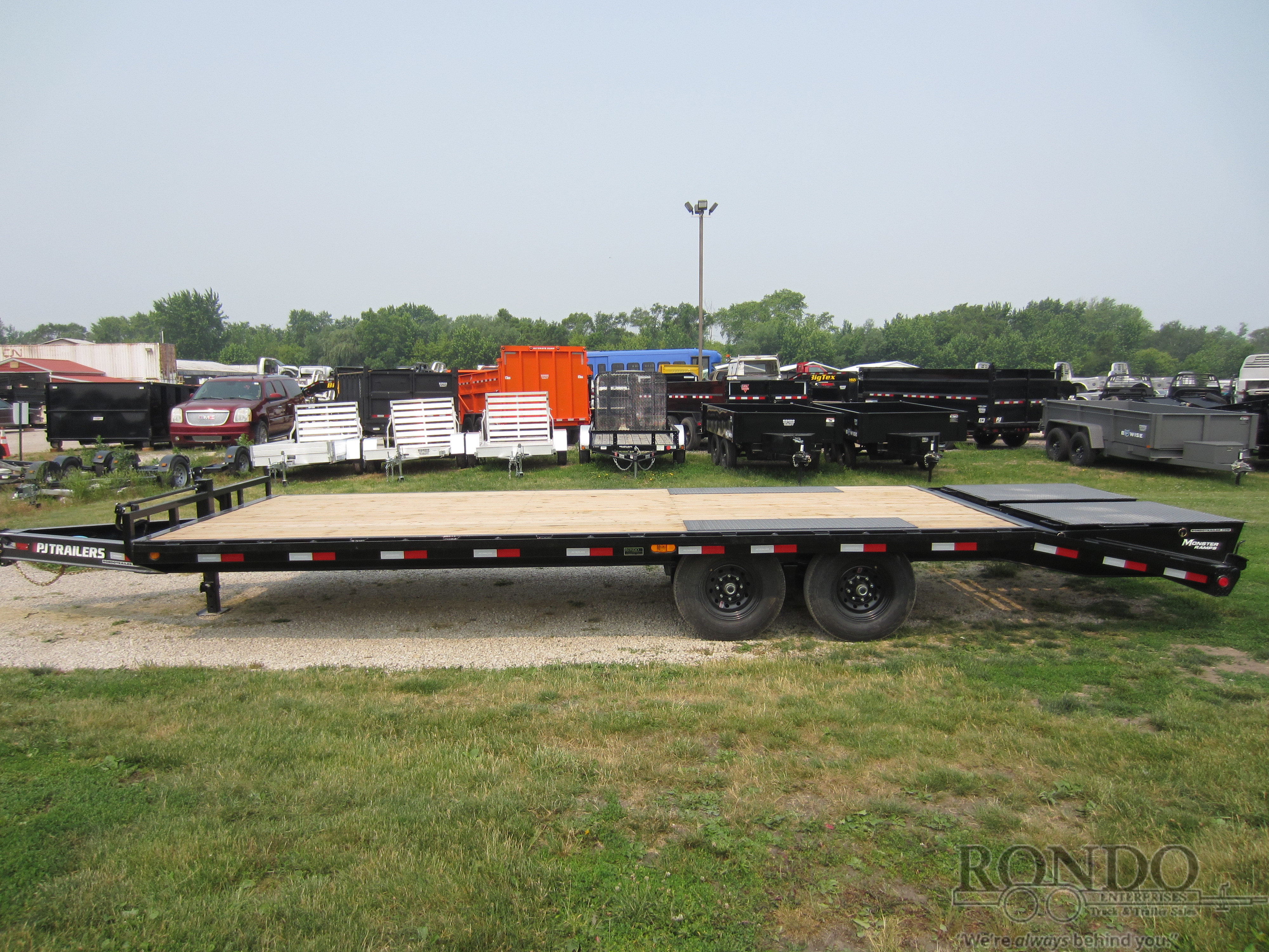 2024 PJ Trailer 102x24' F8 Equipment Deckover F8J2472BSYK :: Rondo Trailer